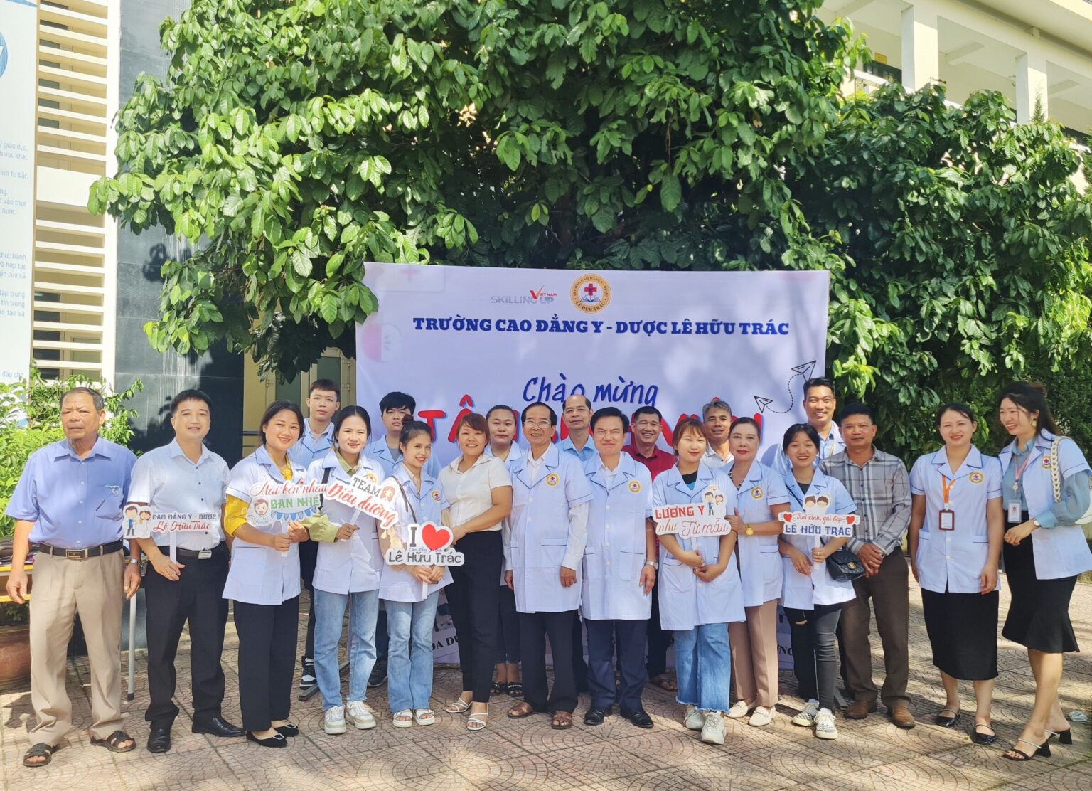 Tân sinh viên Trường Cao đẳng Y-Dược Lê Hữu Trác